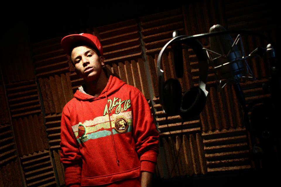 Nizzy Bee – Play Lyrics | Genius Lyrics