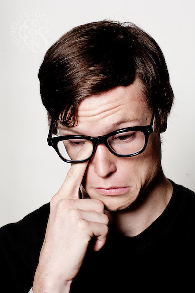 ELI5:What does a finger pointing at an eye mean? : r/explainlikeimfive