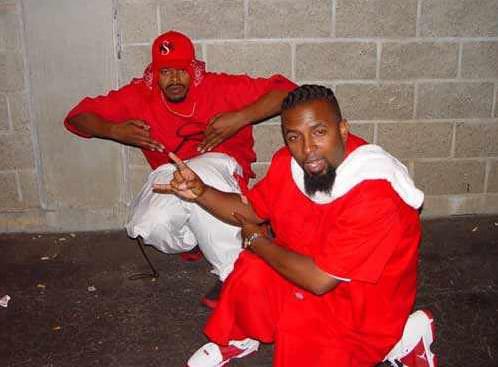 Some gangstas wanna head blast, cause I run with the.. – Red Rags