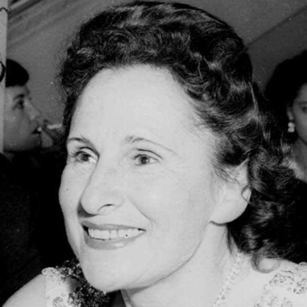 Paul Éluard – La courbe de tes yeux | Genius